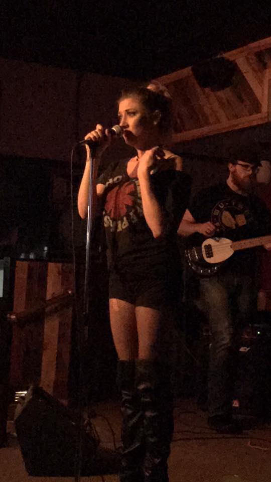 Amber Hendricks Live - 99.9 WWCT